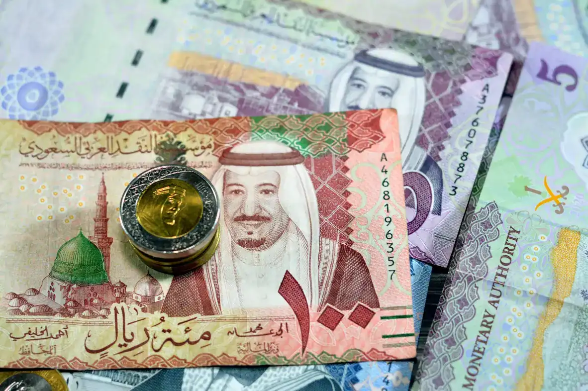 Money & Currency in Saudi Arabia: The Ultimate Travel Guide