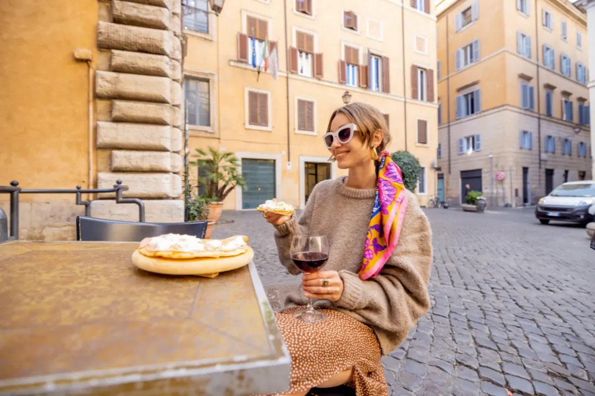 Cash and ATMs in Italy: Fees, limits, currency exchange, cards